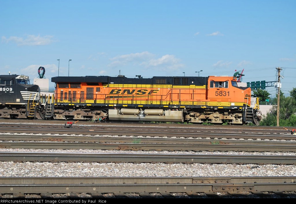 BNSF 5831